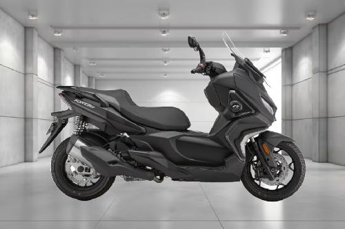 QJ Motor Fort 350 vs Vespa Sprint 150 Comparison | Zigwheels