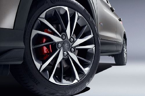 Proton Introduces the 2024 Proton X50 Running Change