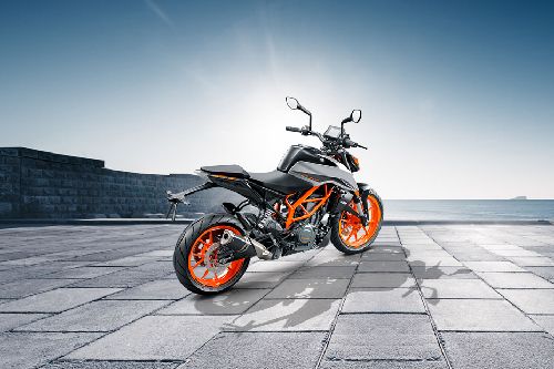 2024 KTM 390 Duke debuts with bigger engine, new styling, and more tech