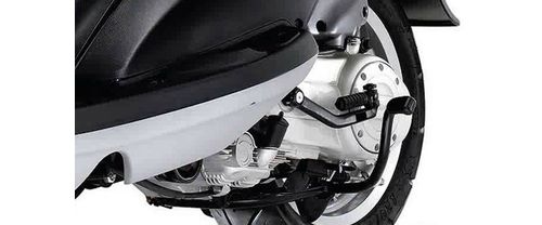 Honda PCX vs Piaggio Fly Perbandingan | Zigwheels